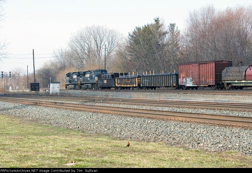 NS 9334 and NS 9283 westbound